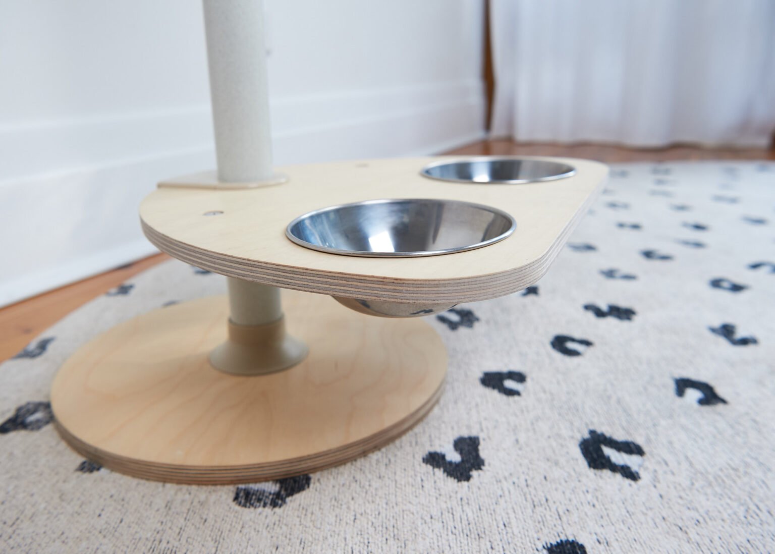 Food/Water Table for Tok Tok - Woods for Cats